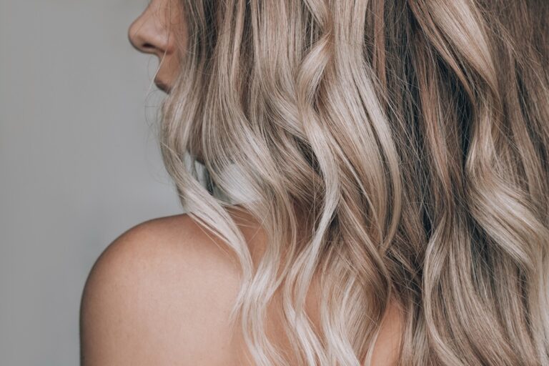Brushing wavy : nos astuces pour le réussir