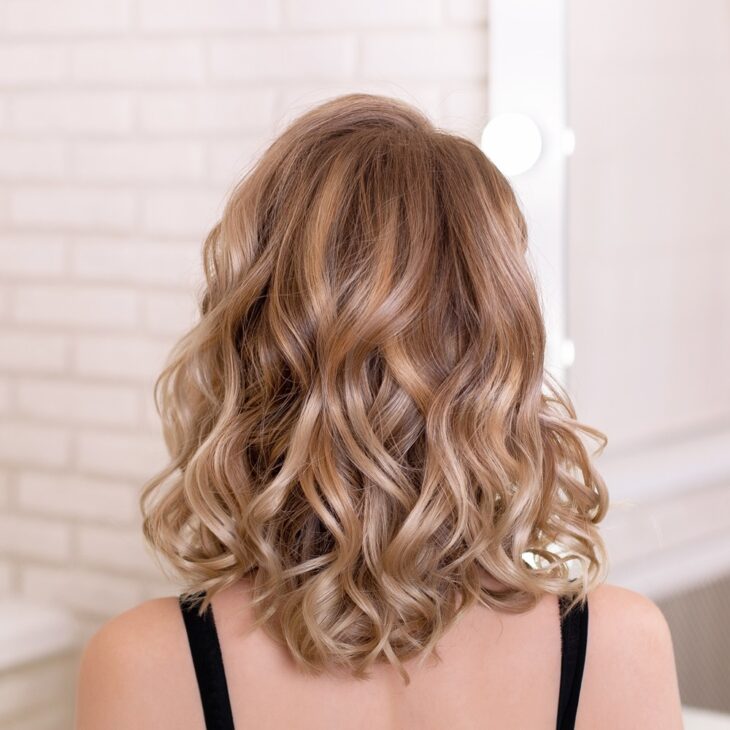 Brushing wavy : nos astuces pour le réussir